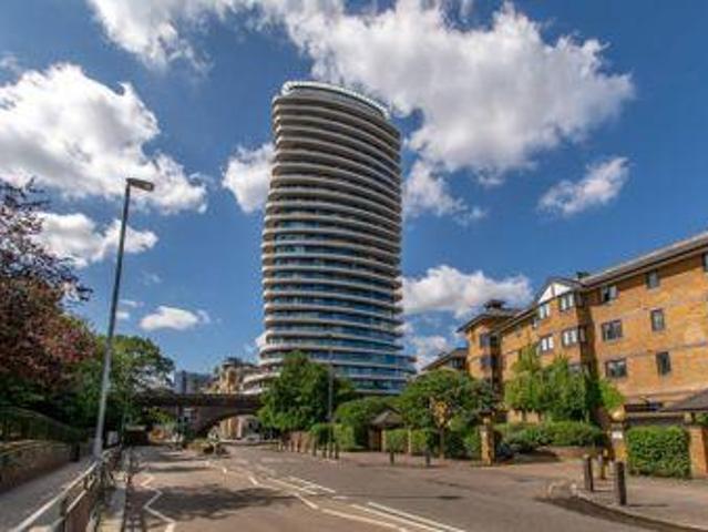 2 Bedrooms Flat for rent in Lombard Road, Battersea, London SW11