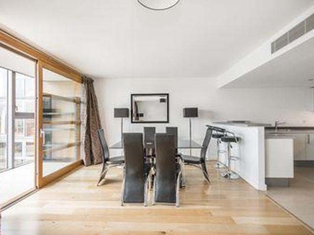 2 Bedrooms Flat for rent in Lombard Road, London SW11