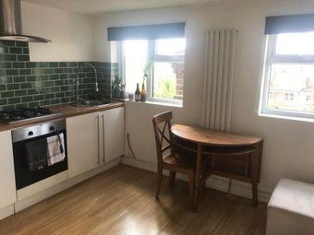 2 Bedrooms Flat for rent in Long Lane, Finchley Central N3