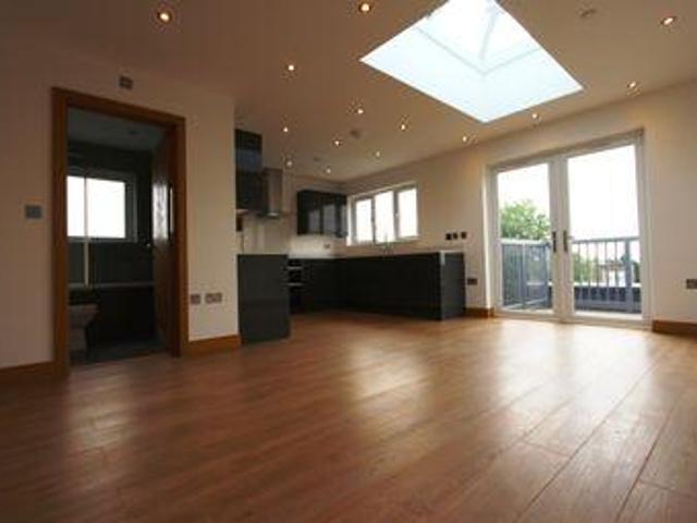 2 Bedrooms Flat for rent in Longbridge Road, Barking, Essex IG11
