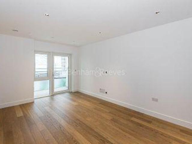 2 Bedrooms Flat for rent in Longfield Avenue, Ealing W5