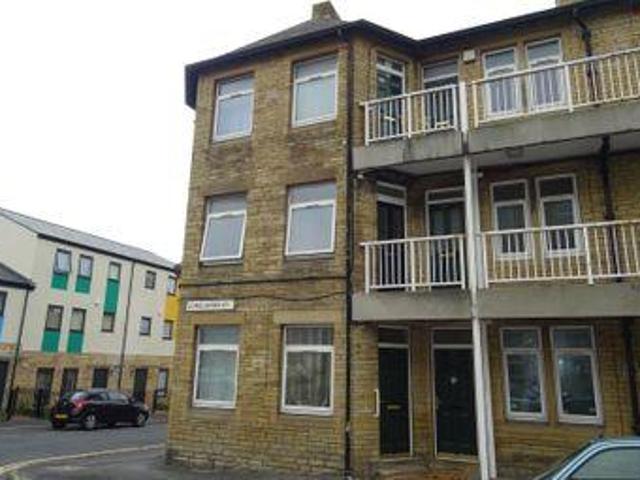 2 Bedrooms Flat for rent in Longlands Street, Bradford, West Yorkshire BD1