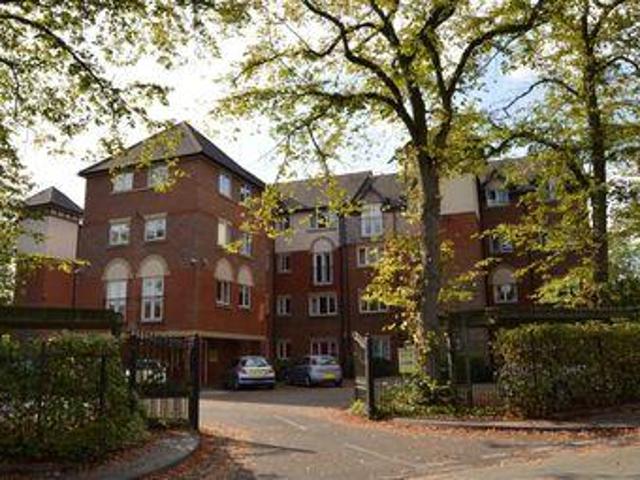 2 Bedrooms Flat for rent in Longley Road, Worsley, Manchester M28