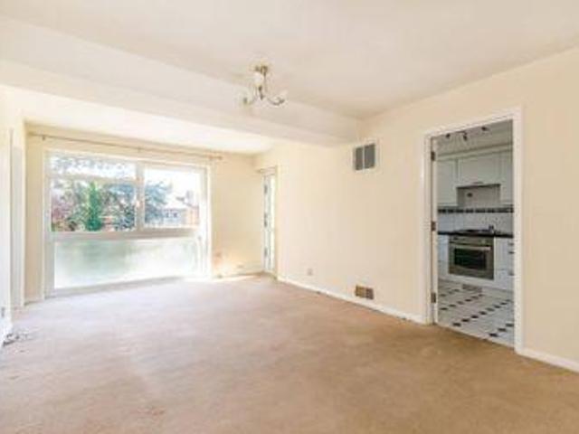 2 Bedrooms Flat for rent in London Lane, Bromley BR1