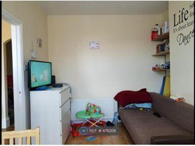 2 Bedrooms Flat for rent in London, London N17