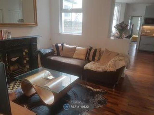2 Bedrooms Flat for rent in London, London SE8
