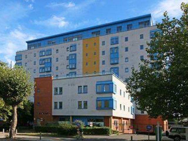 2 Bedrooms Flat for rent in London Road, London SW16