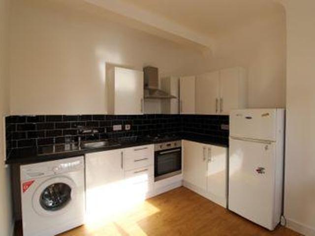 2 Bedrooms Flat for rent in London Road, London SW16