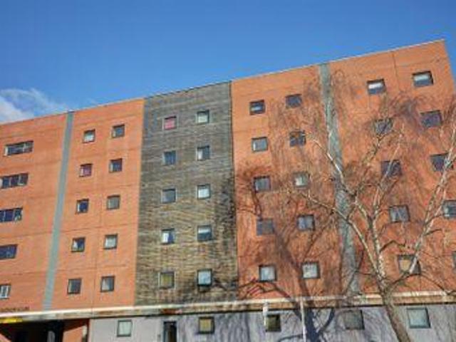 2 Bedrooms Flat for rent in London Road, London SW16