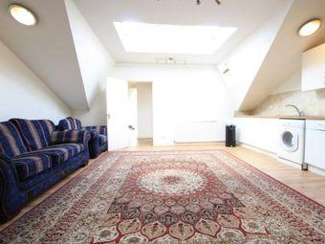 2 Bedrooms Flat for rent in London Road, Norbury SW16