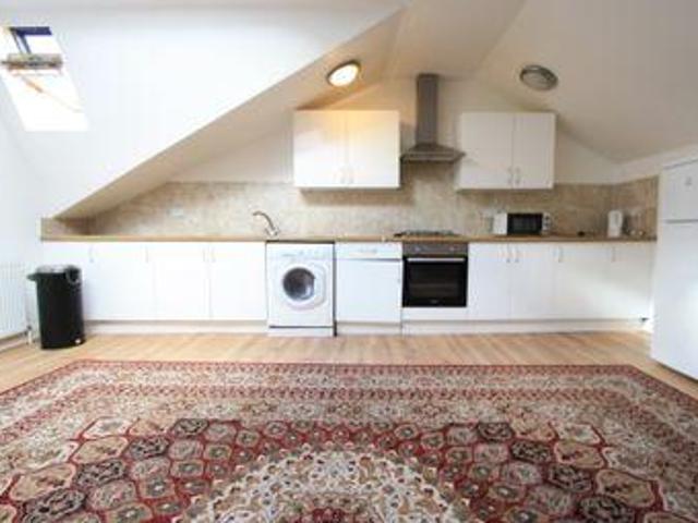 2 Bedrooms Flat for rent in London Road, Norbury SW16