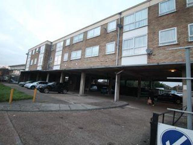2 Bedrooms Flat for rent in London Road, Romford RM7
