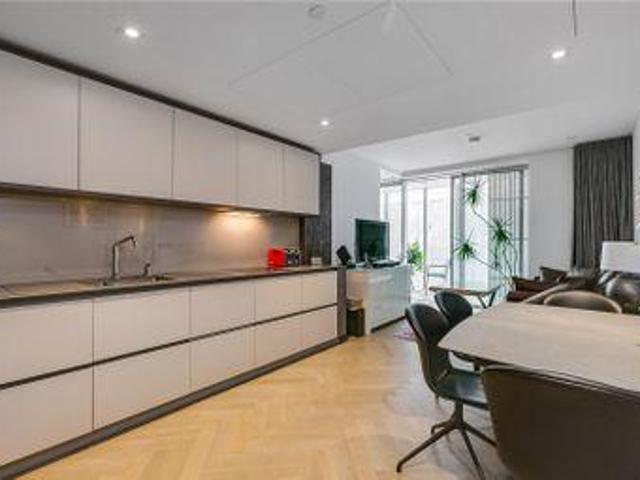 2 Bedrooms Flat for rent in London SW11