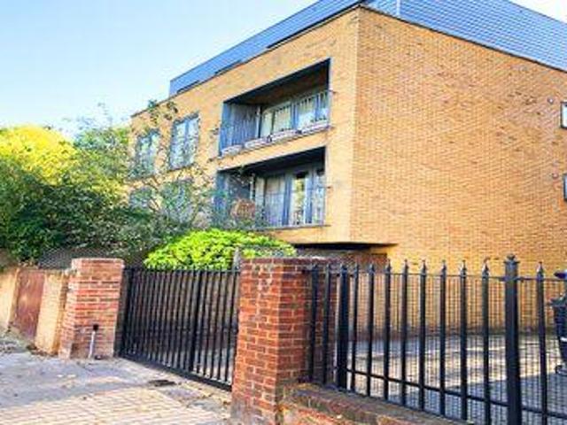 2 Bedrooms Flat for rent in Lordship Lane, Wood Green, London N22