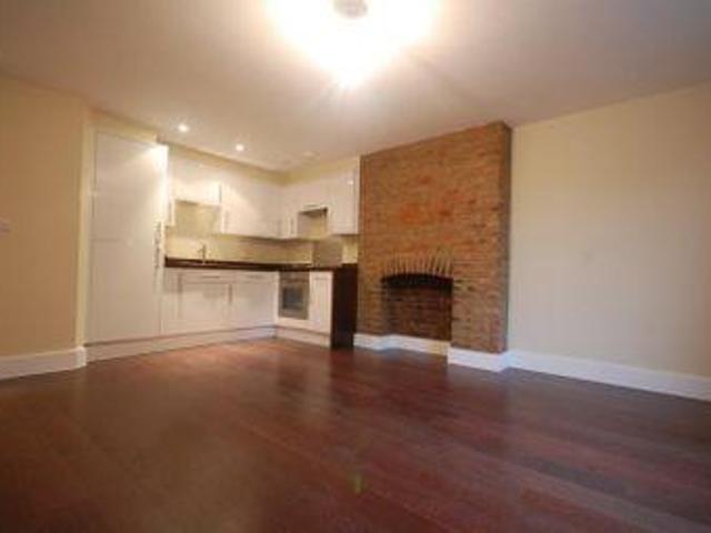 2 Bedrooms Flat for rent in Lordship Park, London N16