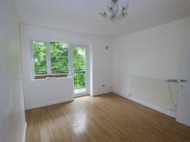 2 Bedrooms Flat for rent in Lordship Road, London N16