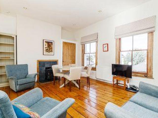 2 Bedrooms Flat for rent in Lorrimore Road, Kennington SE17