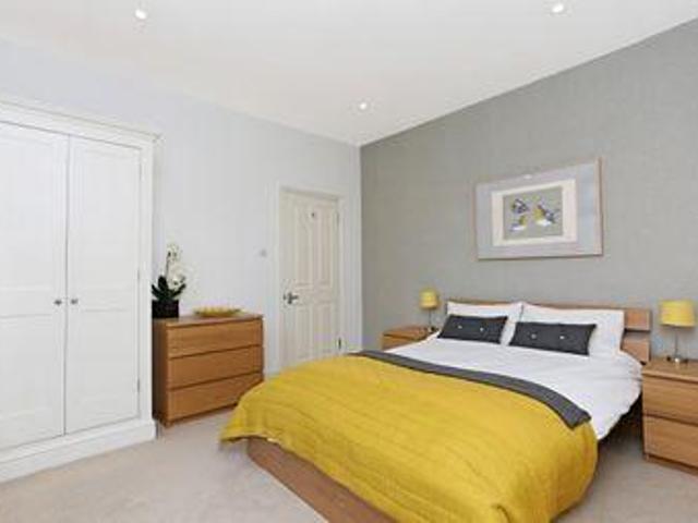 2 Bedrooms Flat for rent in Latchmere Road, London SW11