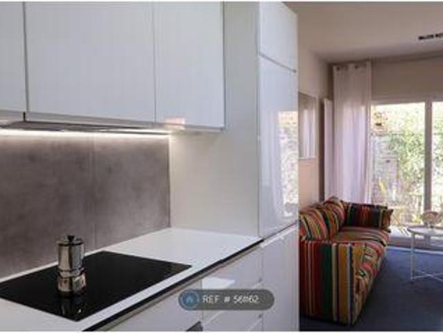 2 Bedrooms Flat for rent in Latchmere Road, London SW11