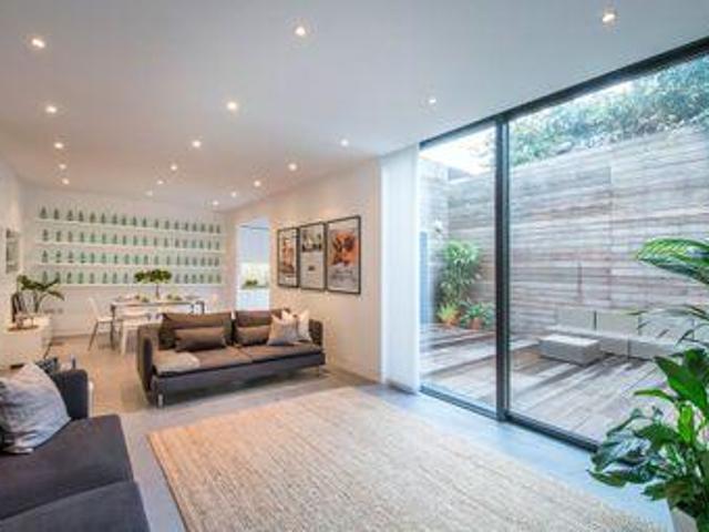 2 Bedrooms Flat for rent in Latitude House, Oval Road, Camden NW1