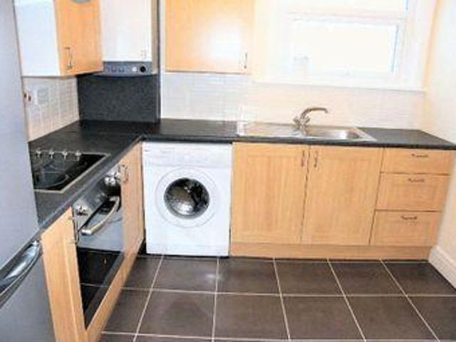 2 Bedrooms Flat for rent in Latymer Road, London N9