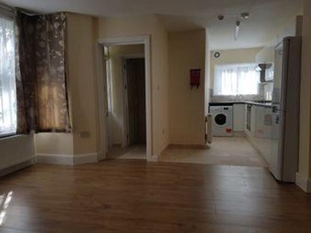 2 Bedrooms Flat for rent in Lausanne Road, London N8