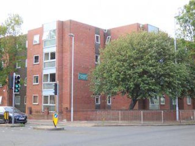 2 Bedrooms Flat for rent in Laurier Court, Northcourt Road, Worthing BN14