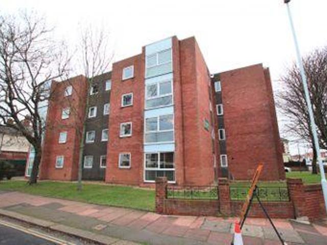 2 Bedrooms Flat for rent in Laurier Court Northcourt Road, Worthing BN14