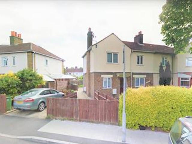 2 Bedrooms Flat for rent in Lavender Avenue, Mitcham, Surrey CR4