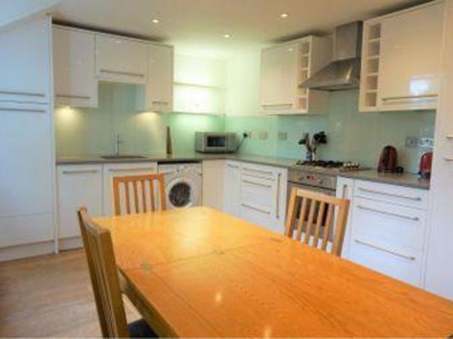 2 Bedrooms Flat for rent in Lavender Gardens, Battersea SW11