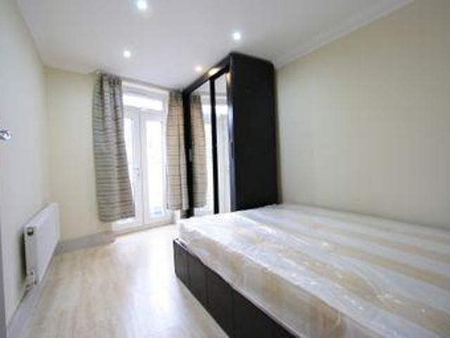 2 Bedrooms Flat for rent in Lavender Hill, Clapham SW11