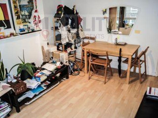 2 Bedrooms Flat for rent in Law Street, London SE1