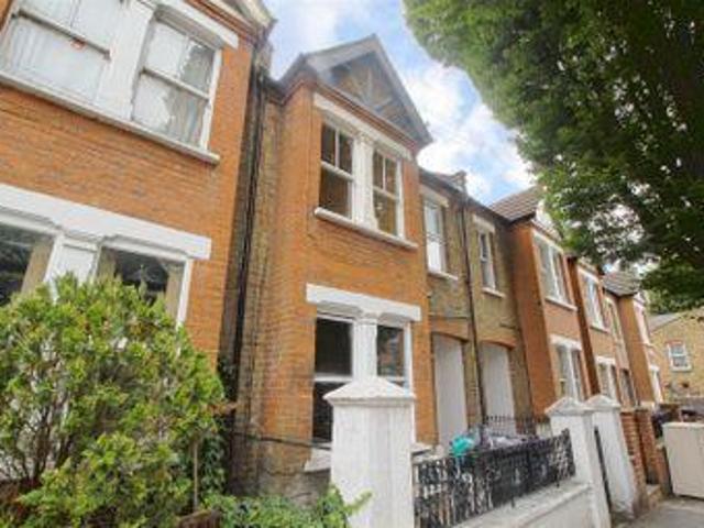 2 Bedrooms Flat for rent in Lawn Gardens, London W7