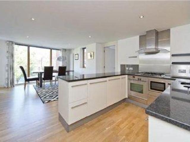 2 Bedrooms Flat for rent in Lawn Lane, London SW8