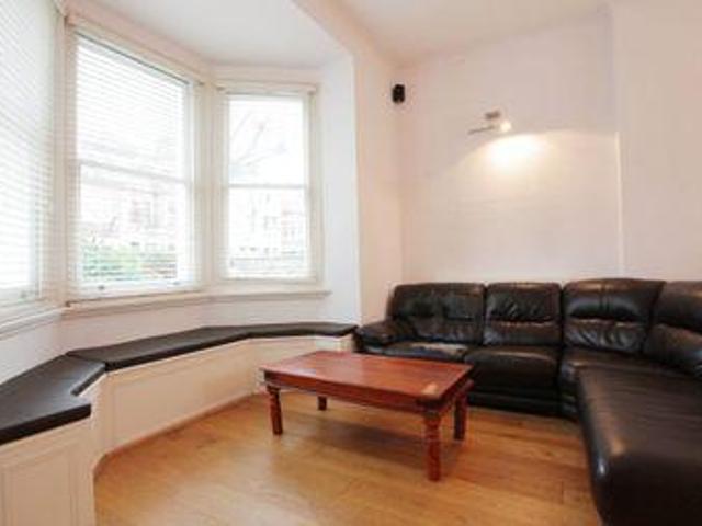 2 Bedrooms Flat for rent in Lawn Lane, London SW8