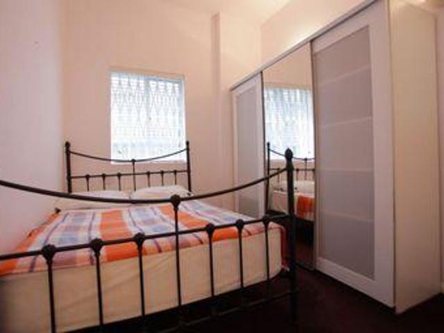 2 Bedrooms Flat for rent in Lawn Lane, London SW8