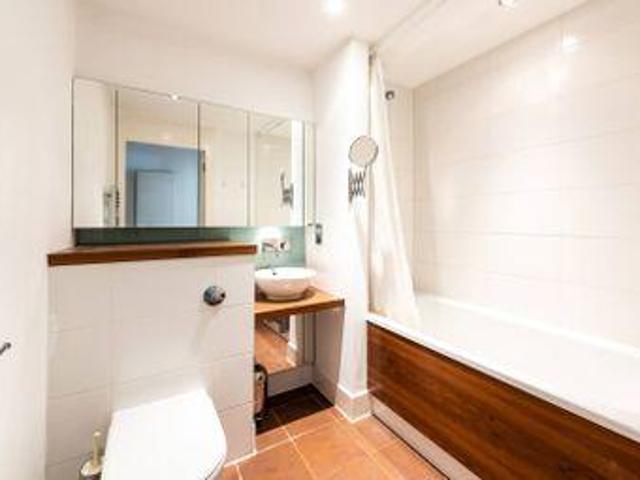 2 Bedrooms Flat for rent in Lawn Lane, Vauxhall SW8