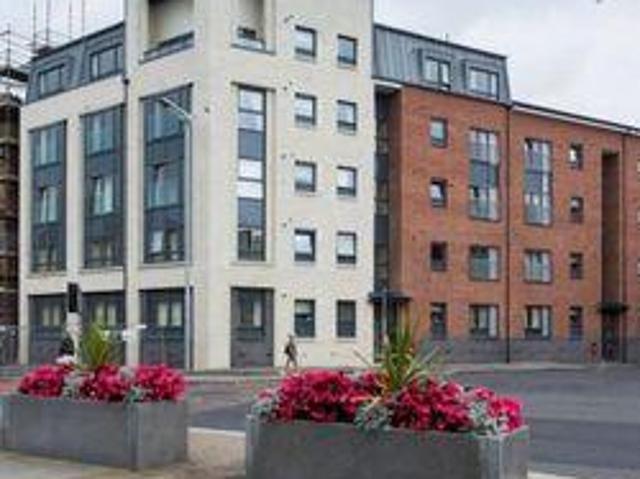 2 Bedrooms Flat for rent in Lawn Street, Paisley PA1