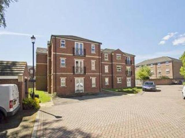 2 Bedrooms Flat for rent in Lawson Wood Drive, Meanwood, Leeds LS6