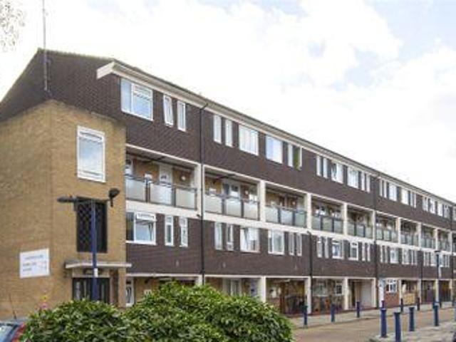 2 Bedrooms Flat for rent in Lawrence Close, London E3