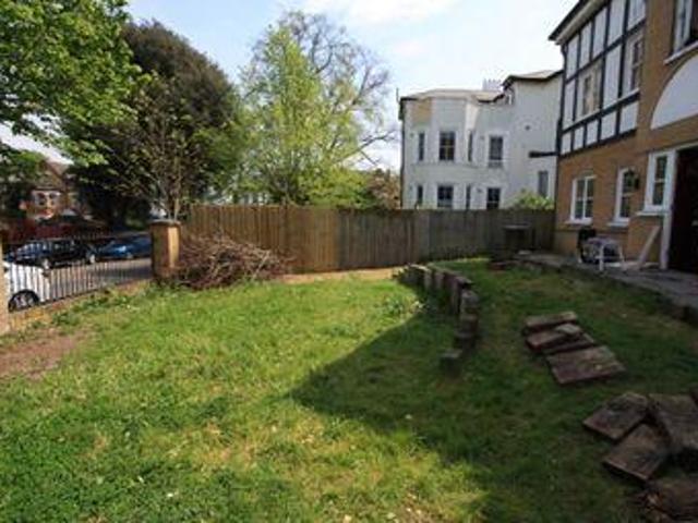 2 Bedrooms Flat for rent in Lawrie Park Gardens, Sydenham SE26
