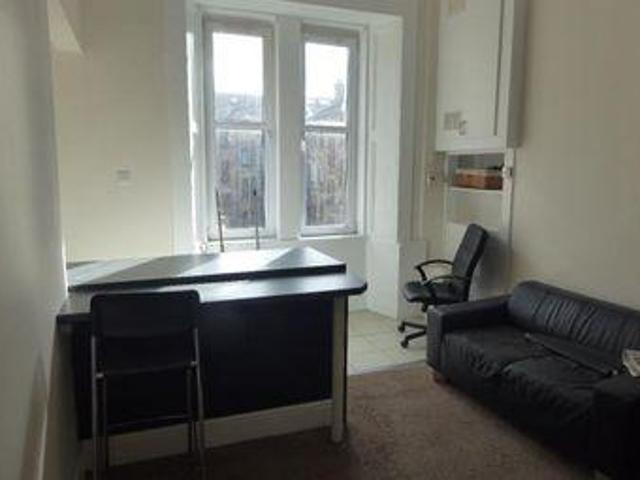 2 Bedrooms Flat for rent in Lawrie Street, Glasgow G11