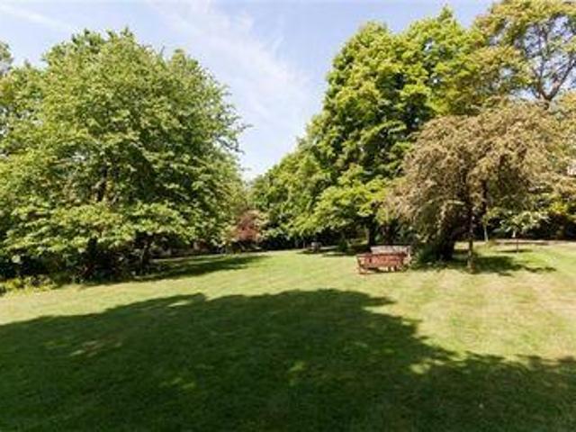 2 Bedrooms Flat for rent in Ladbroke Grove, London W11