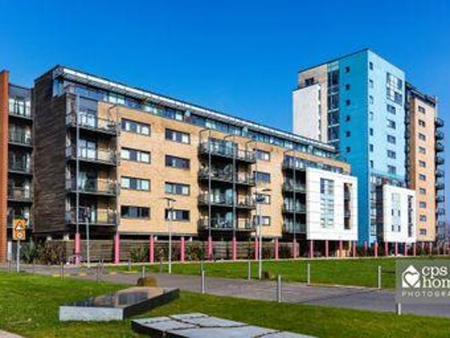 2 Bedrooms Flat for rent in Lady Isle House, Prospect Place, Cardiff Bay CF11