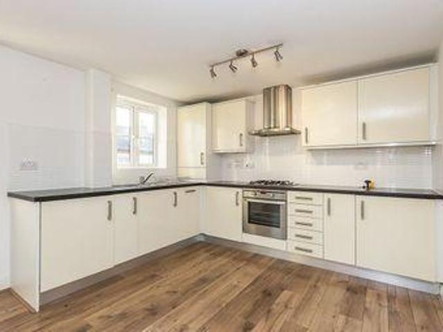 2 Bedrooms Flat for rent in Ladybank Avenue, Fulwood, Preston PR2