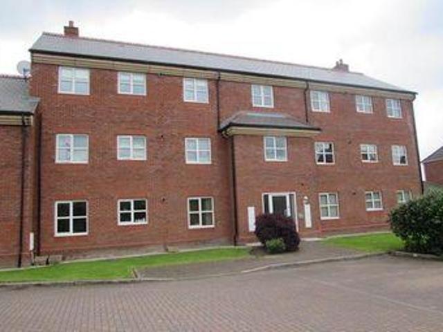 2 Bedrooms Flat for rent in Ladybank Avenue, Fulwood, Preston PR2