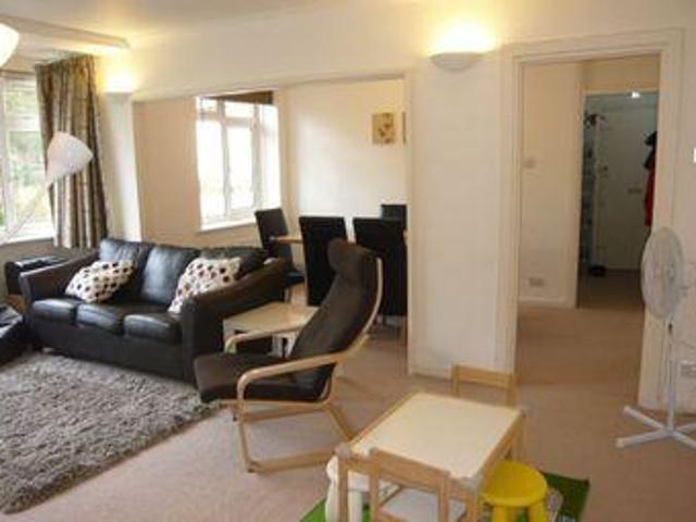2 Bedrooms Flat for rent in Lake Close, Lake Road, Wimbledon, London SW19