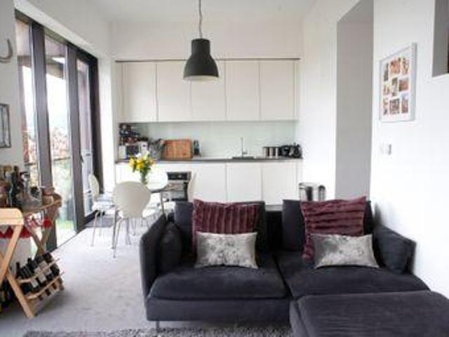 2 Bedrooms Flat for rent in Lake Shore Drive, Bristol BS13