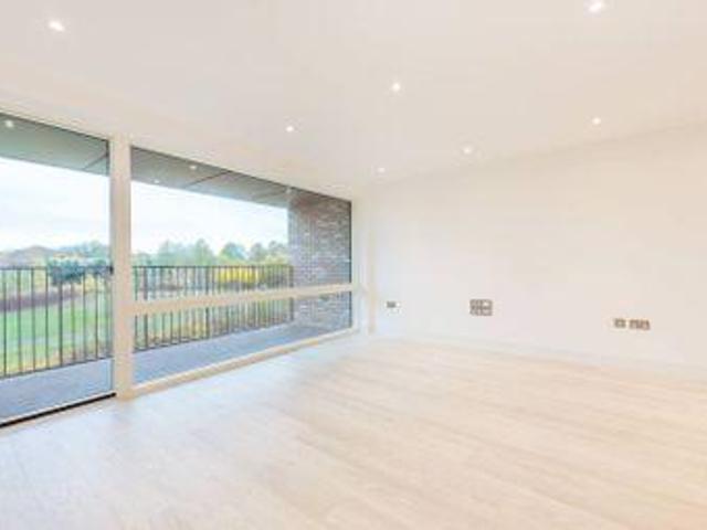 2 Bedrooms Flat for rent in Lakeside Drive, Ealing NW10