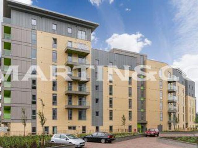 2 Bedrooms Flat for rent in Lakeside Drive, Park Royal, London NW10